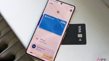 なんかより豪華に。Galaxy W25はセラミック採用でめっちゃ重く なんかより豪華に。Galaxy W25はセラミック採用でめっちゃ重く